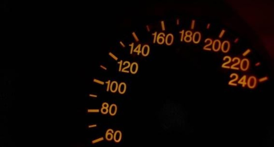 Fungsi Speedometer Mobil dan 4 Cara Merawatnya | Auto2000
