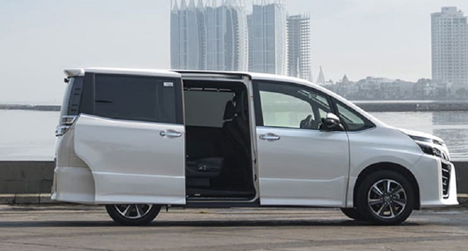 Kabin Lega, Begini Tips Jaga Kebersihan Interior Voxy | Auto2000