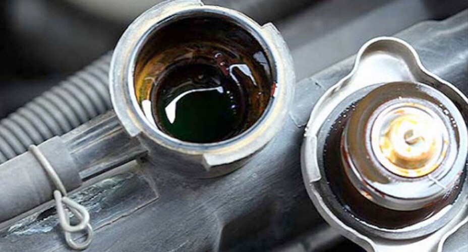 6 Penyebab Radiator Mobil Bocor Bagian Bawah | Auto2000