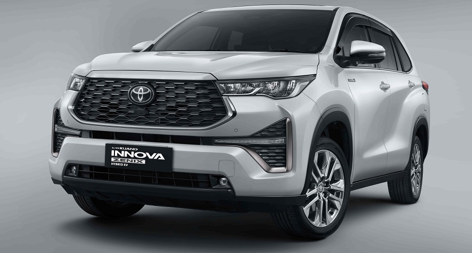 Kijang Innova Zenix Hybrid Raih Car of The Year Otomotif Award 2023 ...